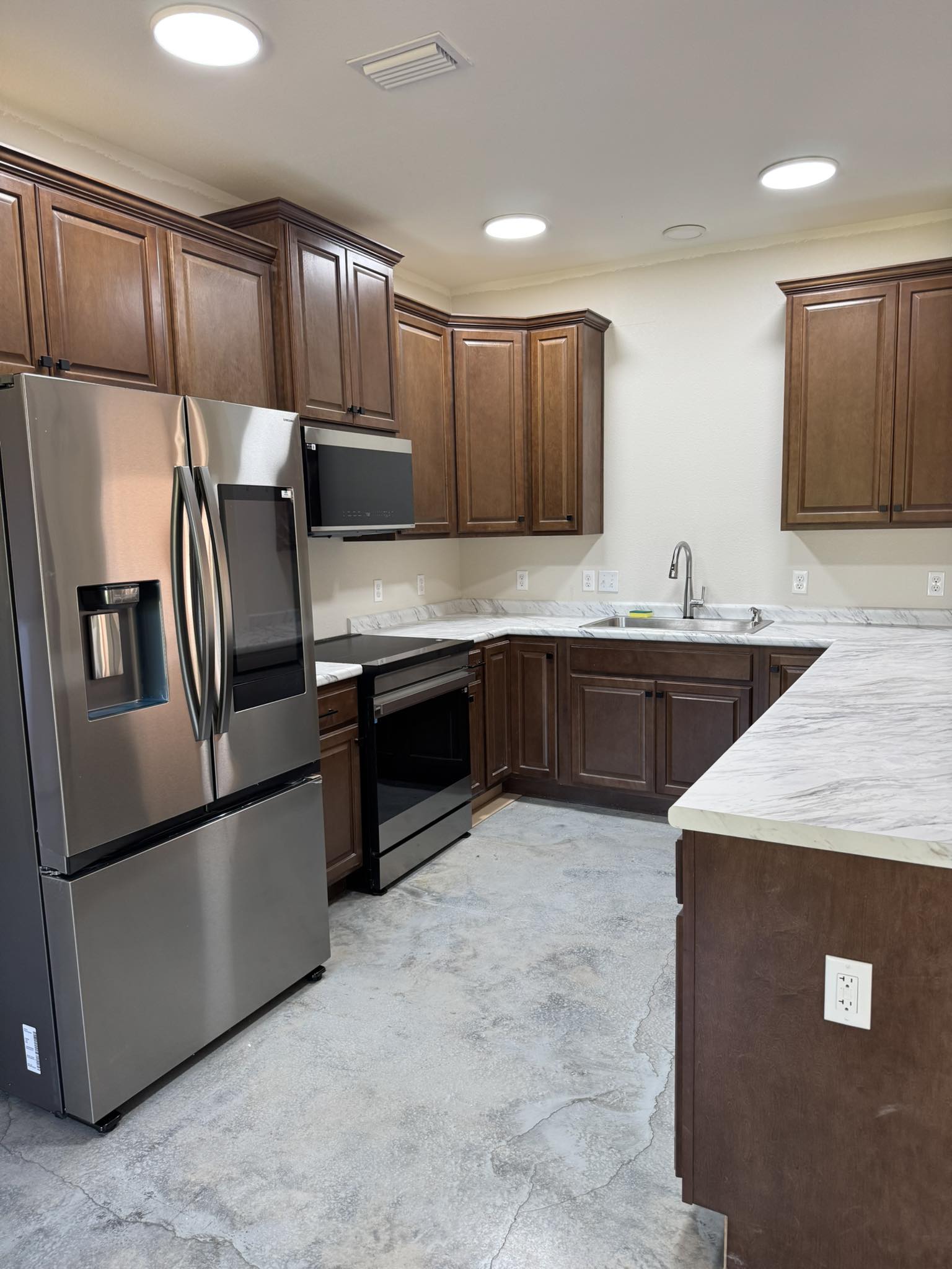 What to Put Over the Kitchen Sink? Clever Solutions for an Awkward ...